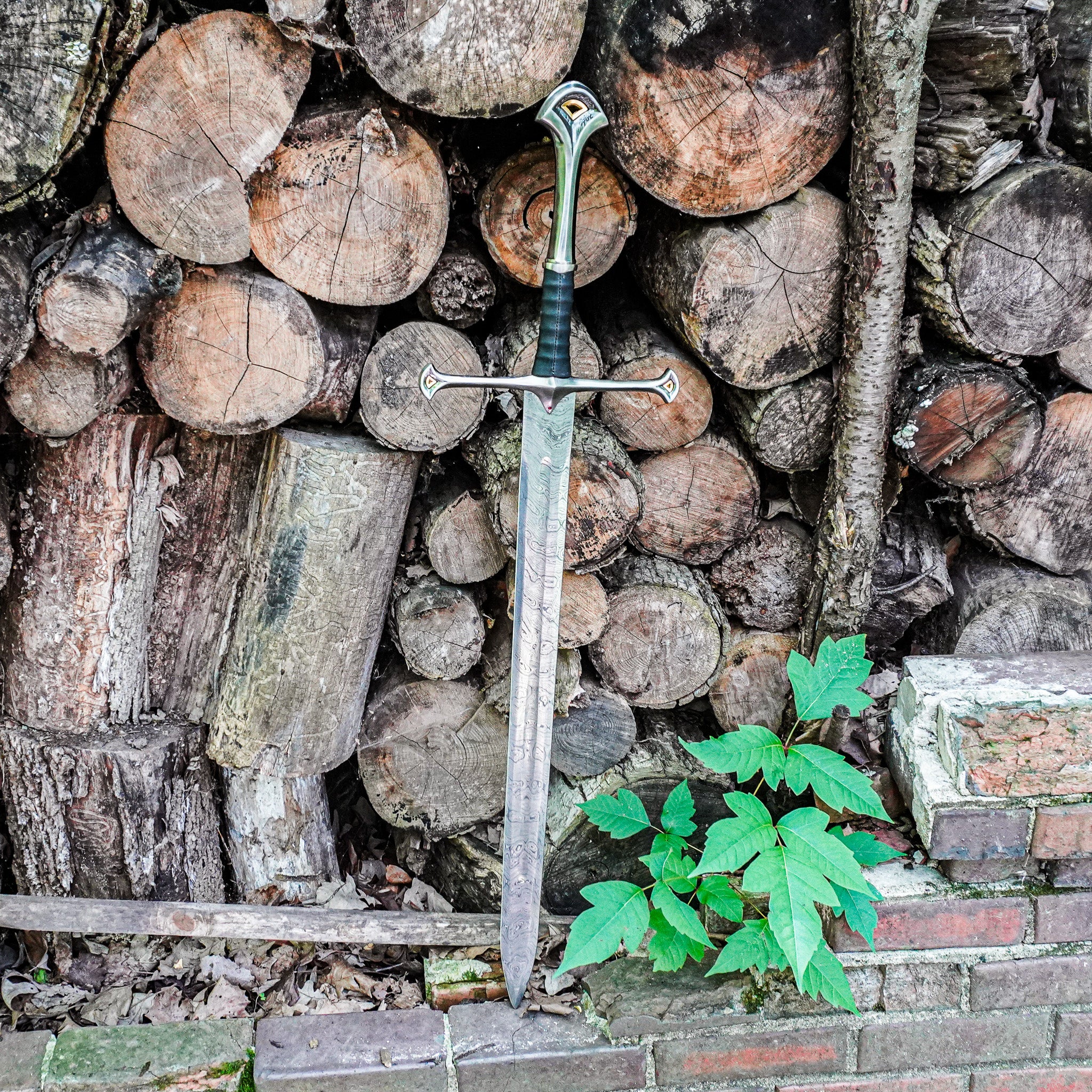 Rapier vs. Longsword: A Comprehensive Analysis of Two Iconic Medieval
